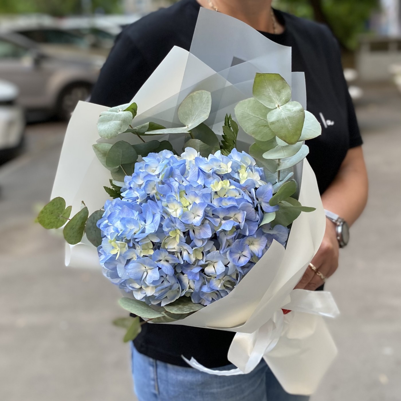 Букет с голубой гортензией Мечта | купить недорого | доставка по Москве ...