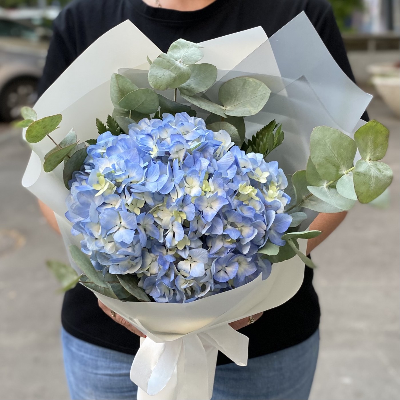Букет с голубой гортензией Мечта | купить недорого | доставка по Москве ...